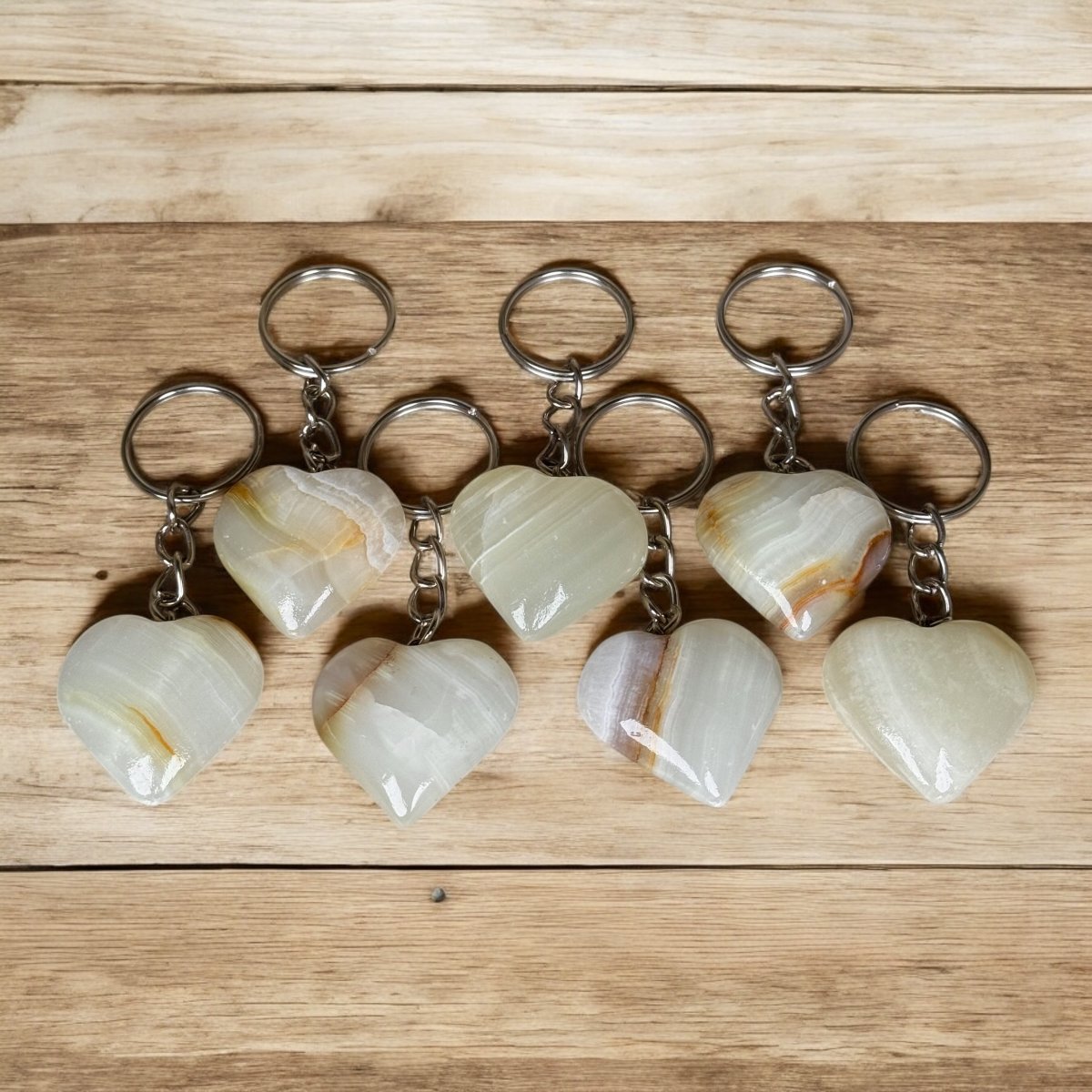 Stribet Onyx Hjerte Nøglering: Stilfuld og Beskyttende