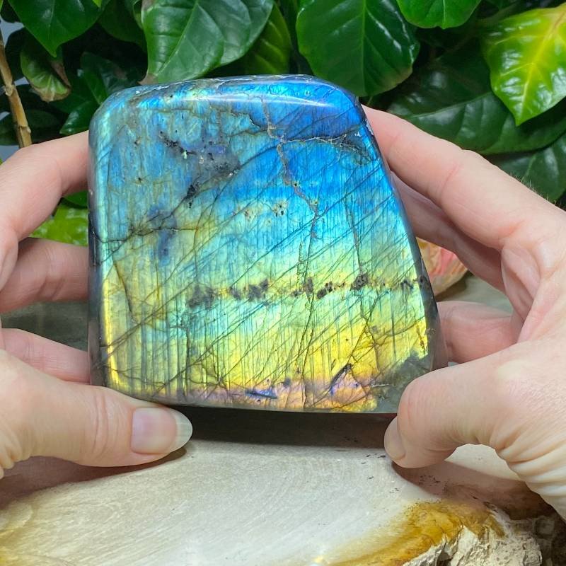 Labradorit Freeform: Naturlig Skønhed